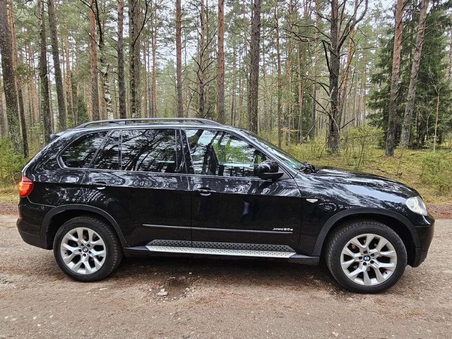 Black BMW X5 2011 in Vilnius, with an engine capacity of 2.99 L and mileage of 275 thousand km for 12800 €, photo 7 on AUTOMOTO.COM.LV