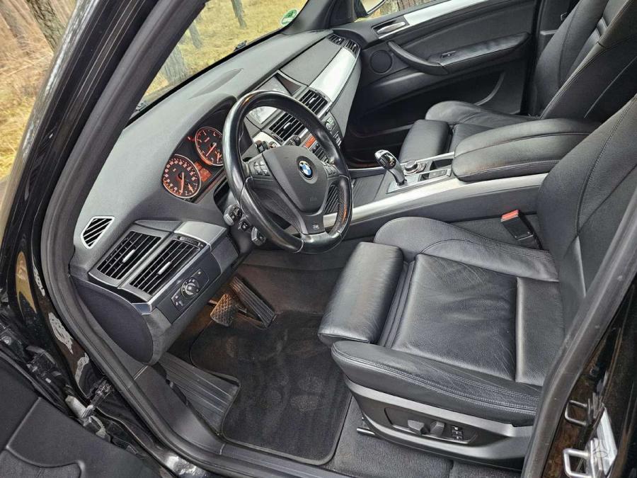 Black BMW X5 2011 in Vilnius, with an engine capacity of 2.99 L and mileage of 275 thousand km for 12800 €, photo 13 on AUTOMOTO.COM.LV