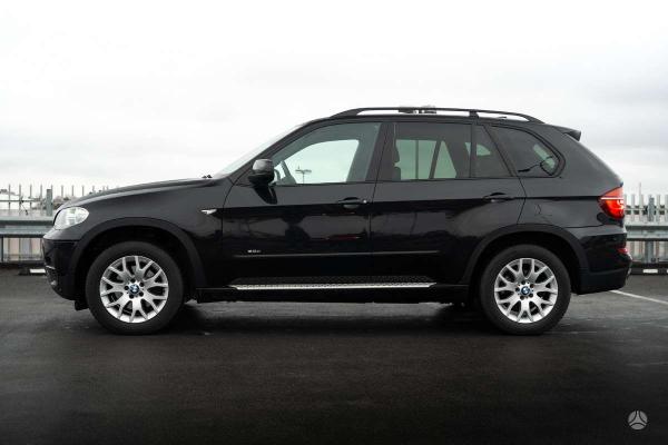 Black BMW X5 2011 in Vilnius, with an engine capacity of 2.99 L and mileage of 278 thousand km for 9900 €, photo 7 on AUTOMOTO.COM.LV