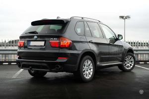 Melns BMW X5 2011 Viļņa, ar dzinēja tilpumu 2.99 L un nobraukumu 278 tūkst. km par 9900 €, foto 10 vietnē AUTOMOTO.COM.LV
