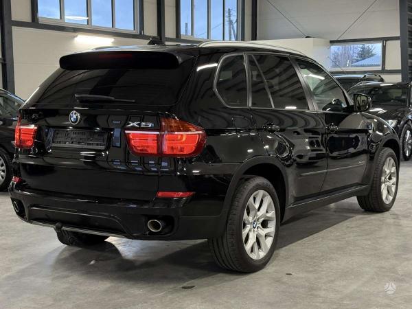 Black BMW X5 2011 in Marijampole, with an engine capacity of 2.99 L and mileage of 281 thousand km for 10500 €, photo 7 on AUTOMOTO.COM.LV