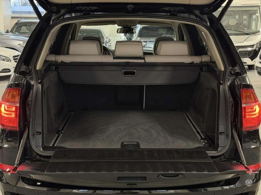 Melns BMW X5 2011 Marijampole, ar dzinēja tilpumu 2.99 L un nobraukumu 281 tūkst. km par 10500 €, foto 13 vietnē AUTOMOTO.COM.LV