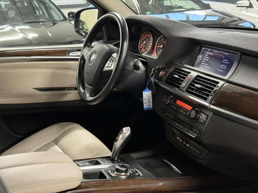 Melns BMW X5 2011 Marijampole, ar dzinēja tilpumu 2.99 L un nobraukumu 281 tūkst. km par 10500 €, foto 19 vietnē AUTOMOTO.COM.LV