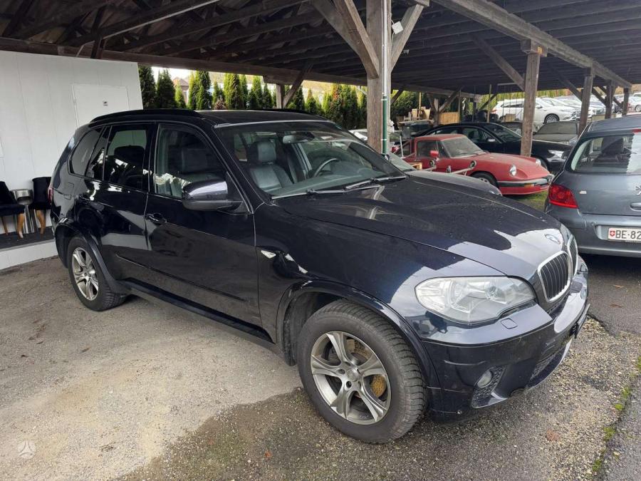 Black BMW X5 2011 in Vilnius, with an engine capacity of 2.99 L and mileage of 250 thousand km for 10150 €, photo 3 on AUTOMOTO.COM.LV