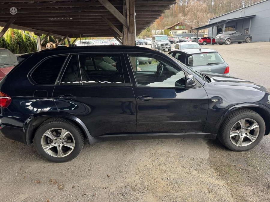 Black BMW X5 2011 in Vilnius, with an engine capacity of 2.99 L and mileage of 250 thousand km for 10150 €, photo 4 on AUTOMOTO.COM.LV