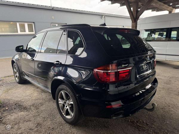 Black BMW X5 2011 in Vilnius, with an engine capacity of 2.99 L and mileage of 250 thousand km for 10150 €, photo 7 on AUTOMOTO.COM.LV
