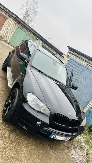 Black BMW X5 2011 in Riga, with an engine capacity of 3.00 L and mileage of 275 thousand km for 14500 €, photo  on AUTOMOTO.COM.LV