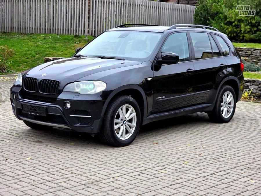 Black BMW X5 2011 in Vilnius, with an engine capacity of 3.00 L and mileage of 340 thousand km for 8500 €, photo 4 on AUTOMOTO.COM.LV