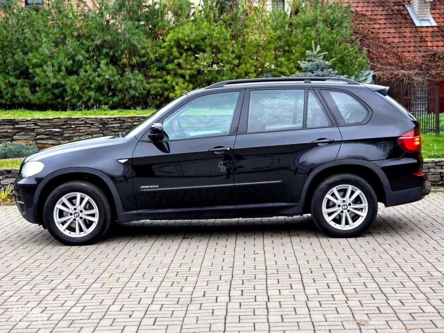 Black BMW X5 2011 in Vilnius, with an engine capacity of 3.00 L and mileage of 340 thousand km for 8500 €, photo 5 on AUTOMOTO.COM.LV