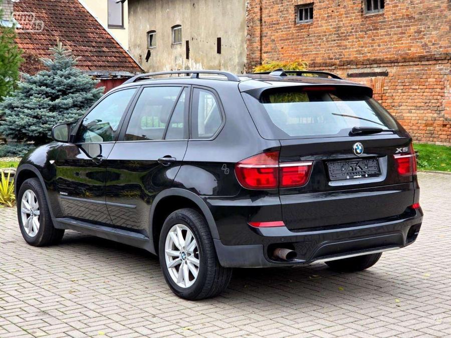 Black BMW X5 2011 in Vilnius, with an engine capacity of 3.00 L and mileage of 340 thousand km for 8500 €, photo 6 on AUTOMOTO.COM.LV