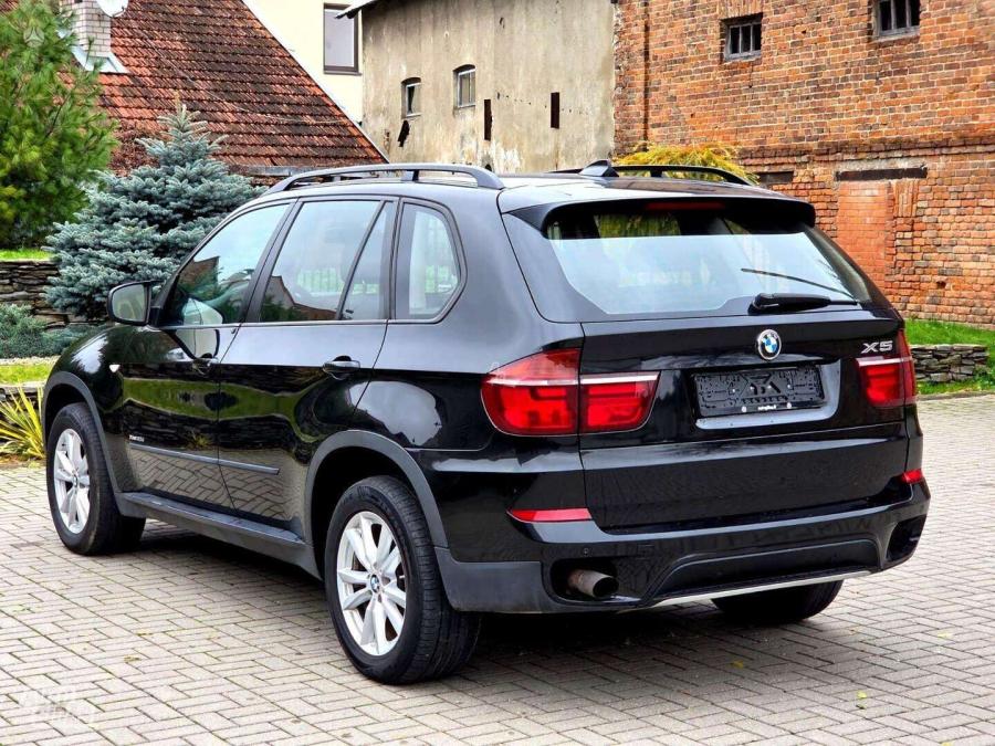 Black BMW X5 2011 in Vilnius, with an engine capacity of 3.00 L and mileage of 340 thousand km for 8500 €, photo 7 on AUTOMOTO.COM.LV