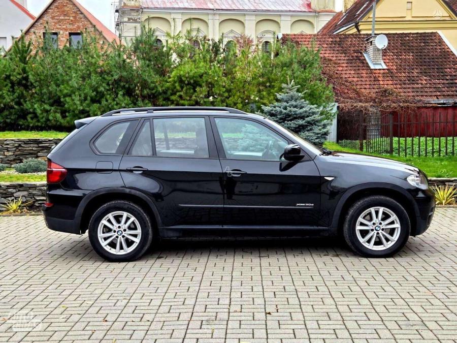 Black BMW X5 2011 in Vilnius, with an engine capacity of 3.00 L and mileage of 340 thousand km for 8500 €, photo 11 on AUTOMOTO.COM.LV