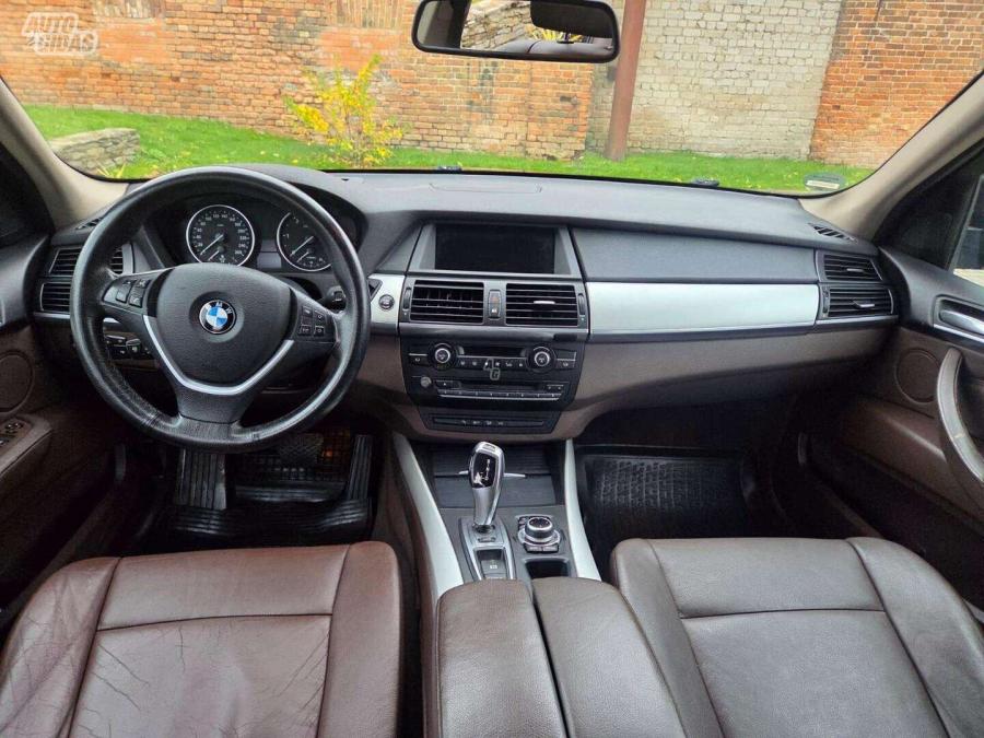 Black BMW X5 2011 in Vilnius, with an engine capacity of 3.00 L and mileage of 340 thousand km for 8500 €, photo 16 on AUTOMOTO.COM.LV