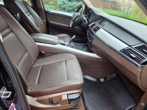 Black BMW X5 2011 in Vilnius, with an engine capacity of 3.00 L and mileage of 340 thousand km for 8500 €, photo 17 on AUTOMOTO.COM.LV