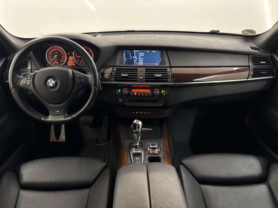 Black BMW X5 2011 in Marijampole, with an engine capacity of 2.99 L and mileage of 246 thousand km for 12999 €, photo 13 on AUTOMOTO.COM.LV
