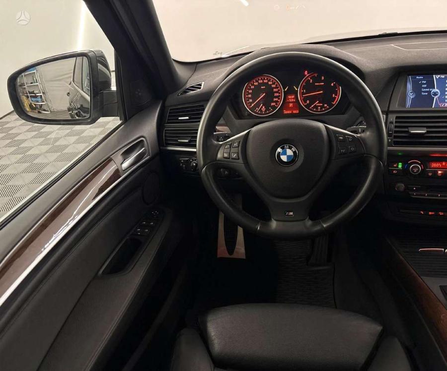 Black BMW X5 2011 in Marijampole, with an engine capacity of 2.99 L and mileage of 246 thousand km for 12999 €, photo 18 on AUTOMOTO.COM.LV