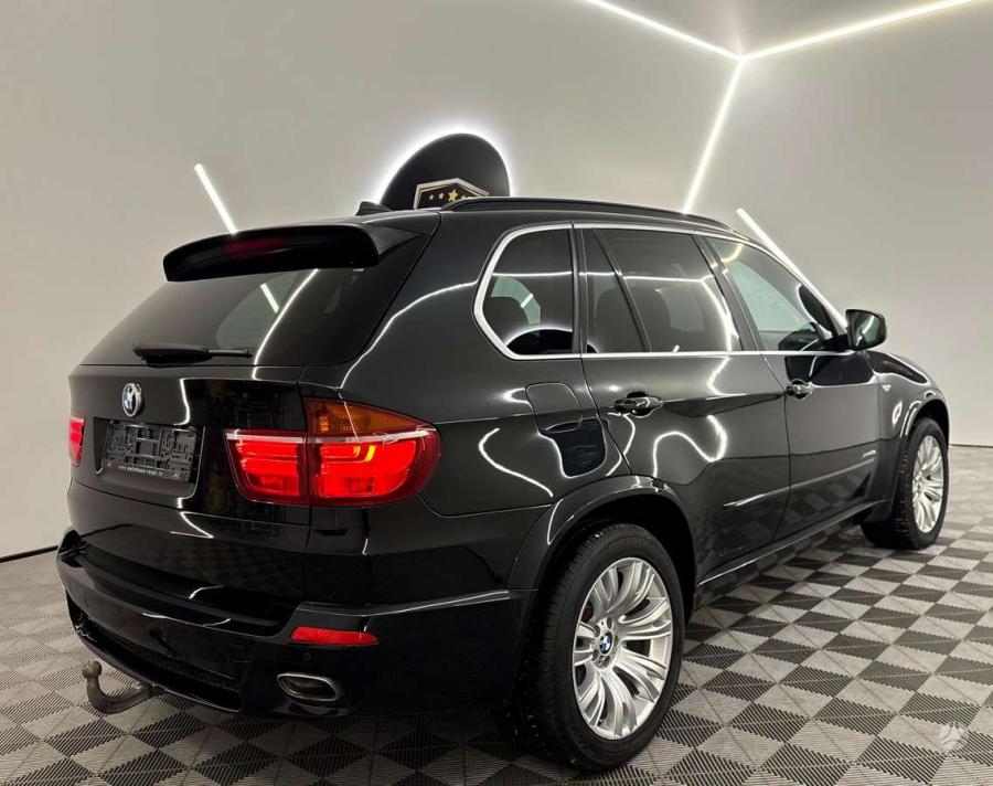 Black BMW X5 2011 in Marijampole, with an engine capacity of 2.99 L and mileage of 246 thousand km for 12999 €, photo 27 on AUTOMOTO.COM.LV