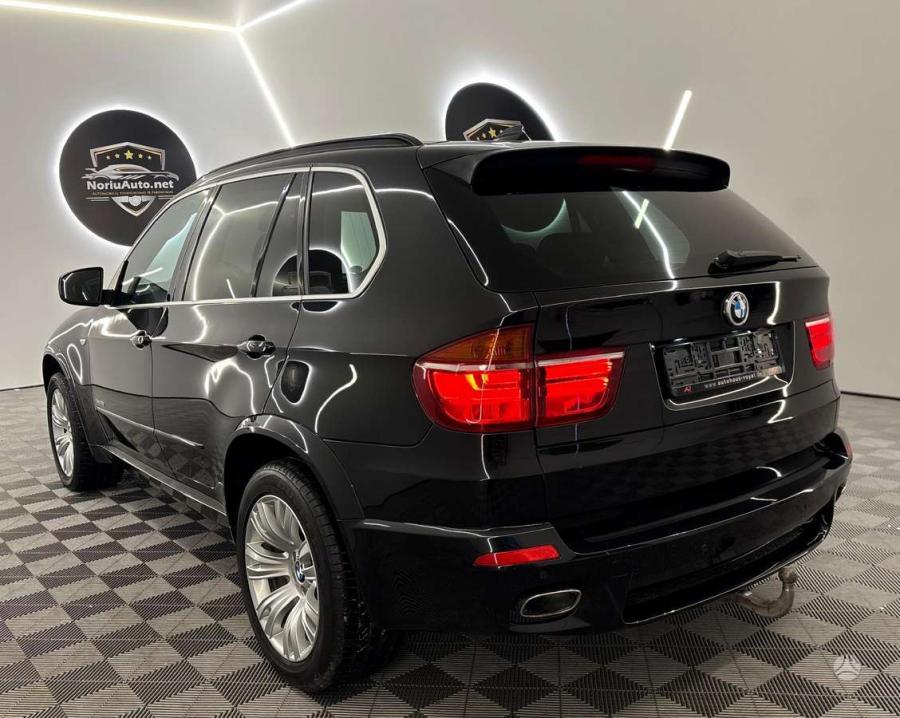 Black BMW X5 2011 in Marijampole, with an engine capacity of 2.99 L and mileage of 246 thousand km for 12999 €, photo 32 on AUTOMOTO.COM.LV