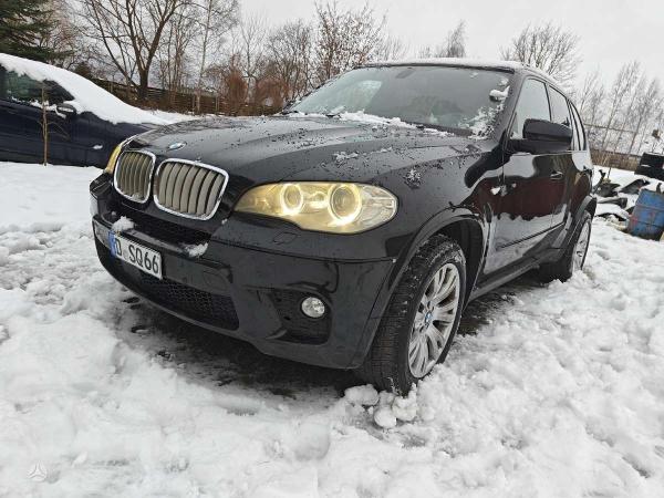 Black BMW X5 2011 in Klaipeda, with an engine capacity of 2.99 L and mileage of 217 thousand km for 9250 €, photo 3 on AUTOMOTO.COM.LV