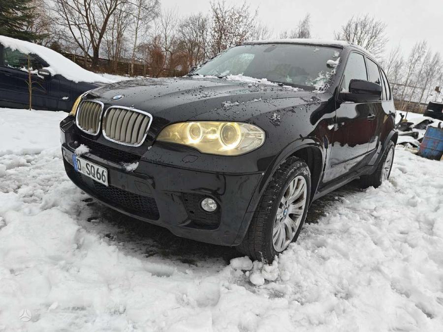 Black BMW X5 2011 in Klaipeda, with an engine capacity of 2.99 L and mileage of 217 thousand km for 9250 €, photo 3 on AUTOMOTO.COM.LV