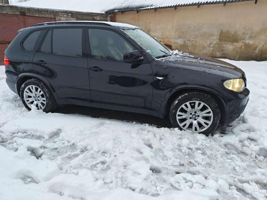 Black BMW X5 2011 in Klaipeda, with an engine capacity of 2.99 L and mileage of 217 thousand km for 9250 €, photo 6 on AUTOMOTO.COM.LV