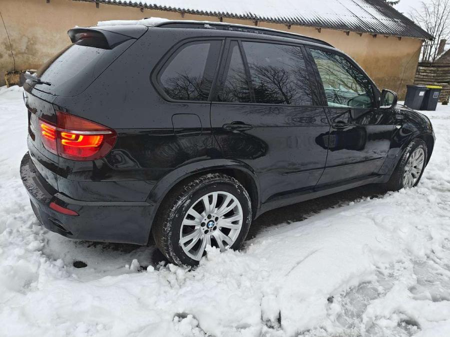 Black BMW X5 2011 in Klaipeda, with an engine capacity of 2.99 L and mileage of 217 thousand km for 9250 €, photo 7 on AUTOMOTO.COM.LV