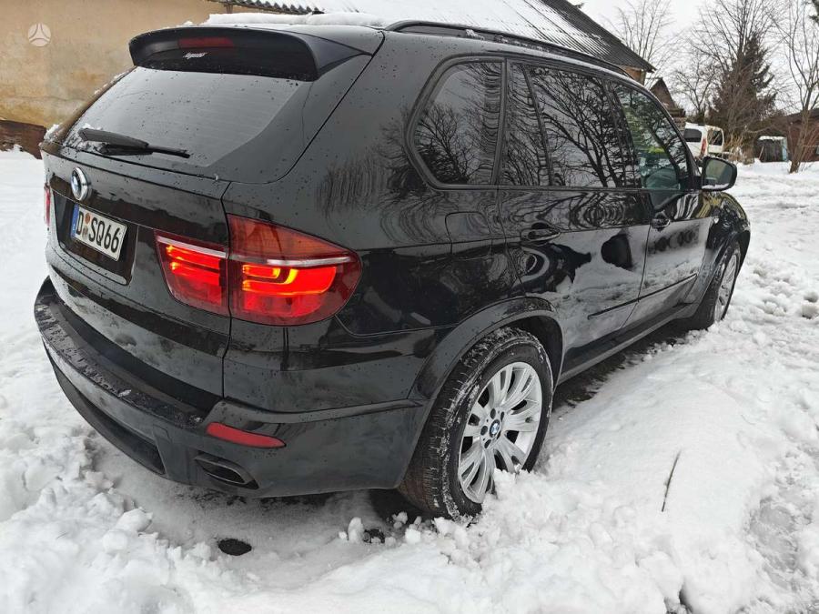 Black BMW X5 2011 in Klaipeda, with an engine capacity of 2.99 L and mileage of 217 thousand km for 9250 €, photo 8 on AUTOMOTO.COM.LV