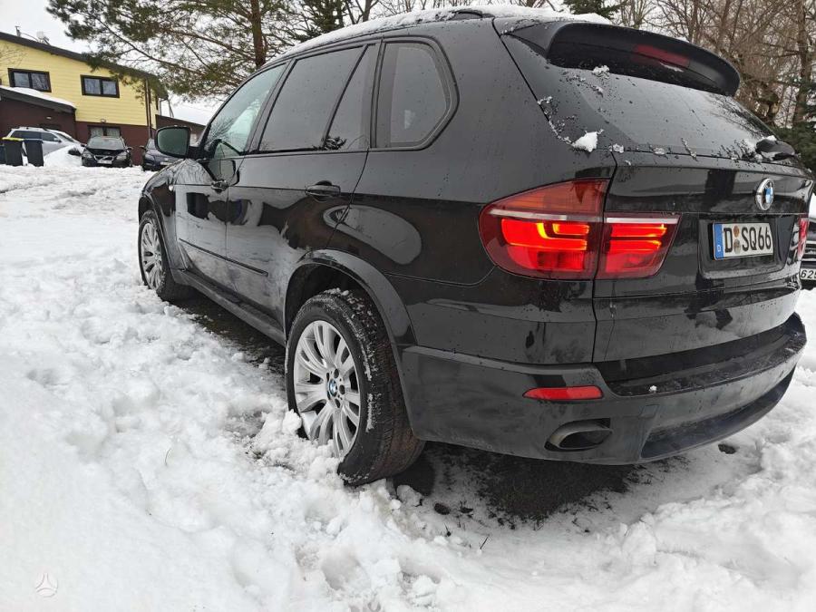 Black BMW X5 2011 in Klaipeda, with an engine capacity of 2.99 L and mileage of 217 thousand km for 9250 €, photo 12 on AUTOMOTO.COM.LV