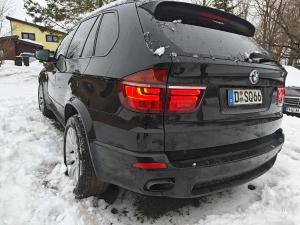 Black BMW X5 2011 in Klaipeda, with an engine capacity of 2.99 L and mileage of 217 thousand km for 9250 €, photo 13 on AUTOMOTO.COM.LV