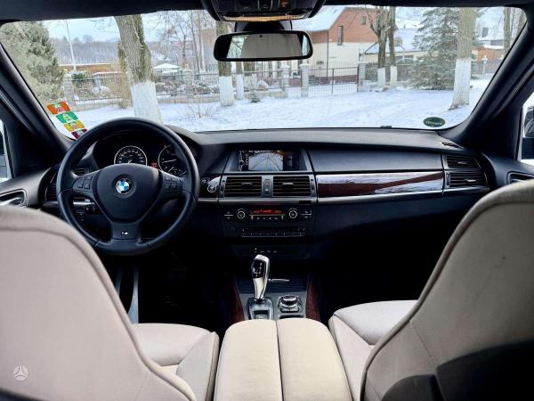 Black BMW X5 2011 in Kaunas, with an engine capacity of 0.00 L and mileage of 224 thousand km for 12200 €, photo 10 on AUTOMOTO.COM.LV