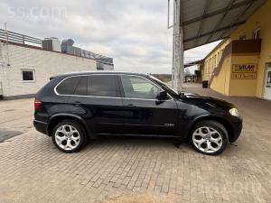 Melns BMW X5 2011 Ogre, ar dzinēja tilpumu 3.00 L un nobraukumu 229 tūkst. km par 15300 €, foto  vietnē AUTOMOTO.COM.LV