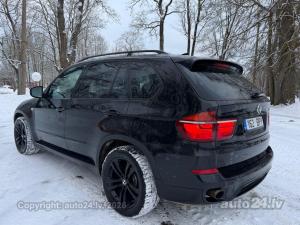Black BMW X5 2011 in Johvi, with an engine capacity of 3.50 L and mileage of 220 thousand km for 11900 €, photo  on AUTOMOTO.COM.LV