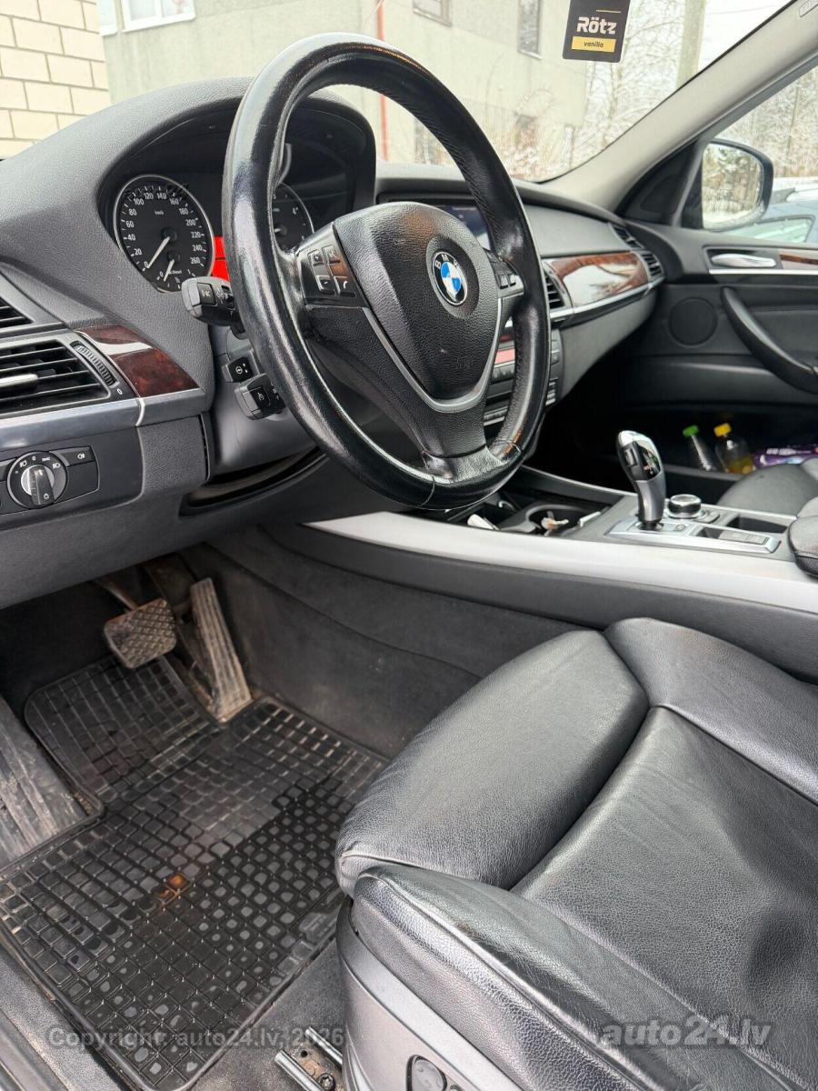 Black BMW X5 2011 in Johvi, with an engine capacity of 3.50 L and mileage of 220 thousand km for 11900 €, photo 13 on AUTOMOTO.COM.LV