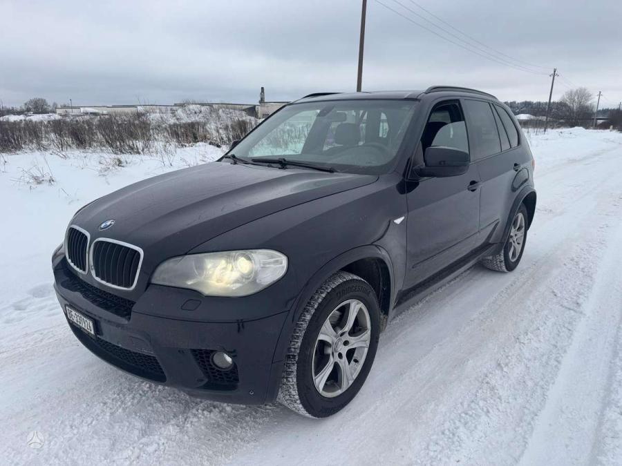Melns BMW X5 2011 Viļņa, ar dzinēja tilpumu 2.99 L un nobraukumu 260 tūkst. km par 9700 €, foto 1 vietnē AUTOMOTO.COM.LV