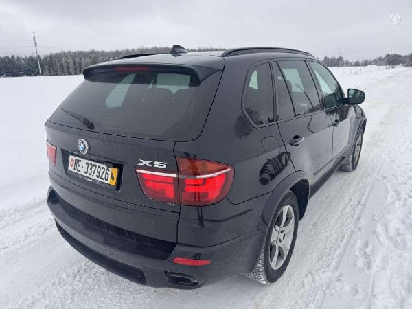 Black BMW X5 2011 in Vilnius, with an engine capacity of 2.99 L and mileage of 260 thousand km for 9700 €, photo 5 on AUTOMOTO.COM.LV