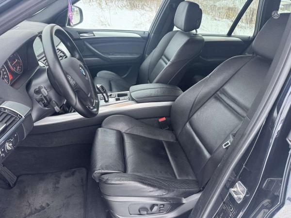 Black BMW X5 2011 in Vilnius, with an engine capacity of 2.99 L and mileage of 260 thousand km for 9700 €, photo 9 on AUTOMOTO.COM.LV
