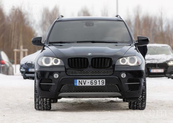 Melns BMW X5 2011 Jelgava, ar dzinēja tilpumu 3.00 L un nobraukumu 0 tūkst. km par 10500 €, foto 3 vietnē AUTOMOTO.COM.LV