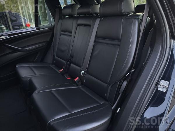 Black BMW X5 2011 in Riga, with an engine capacity of 3.00 L and mileage of 248 thousand km for 13950 €, photo 9 on AUTOMOTO.COM.LV