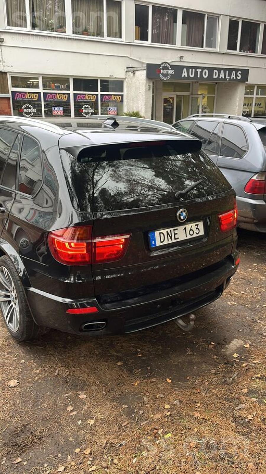 Black BMW X5 2011 in Riga, with an engine capacity of 3.00 L and mileage of 371 thousand km for 13500 €, photo 2 on AUTOMOTO.COM.LV