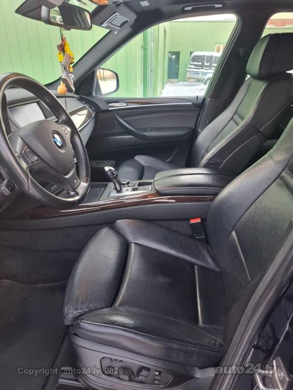 Black BMW X5 2011 in Kohtla-Jarve, with an engine capacity of 3.00 L and mileage of 233 thousand km for 10000 €, photo 6 on AUTOMOTO.COM.LV