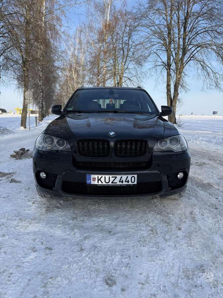 Black BMW X5 2011 in Jurbarkas, with an engine capacity of 2.99 L and mileage of 307 thousand km for 11000 €, photo 1 on AUTOMOTO.COM.LV