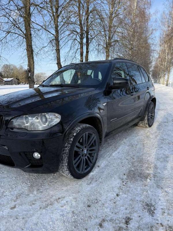 Melns BMW X5 2011 Jurbarkas, ar dzinēja tilpumu 2.99 L un nobraukumu 307 tūkst. km par 11000 €, foto 3 vietnē AUTOMOTO.COM.LV