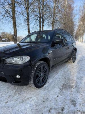 Black BMW X5 2011 in Jurbarkas, with an engine capacity of 2.99 L and mileage of 307 thousand km for 11000 €, photo 3 on AUTOMOTO.COM.LV