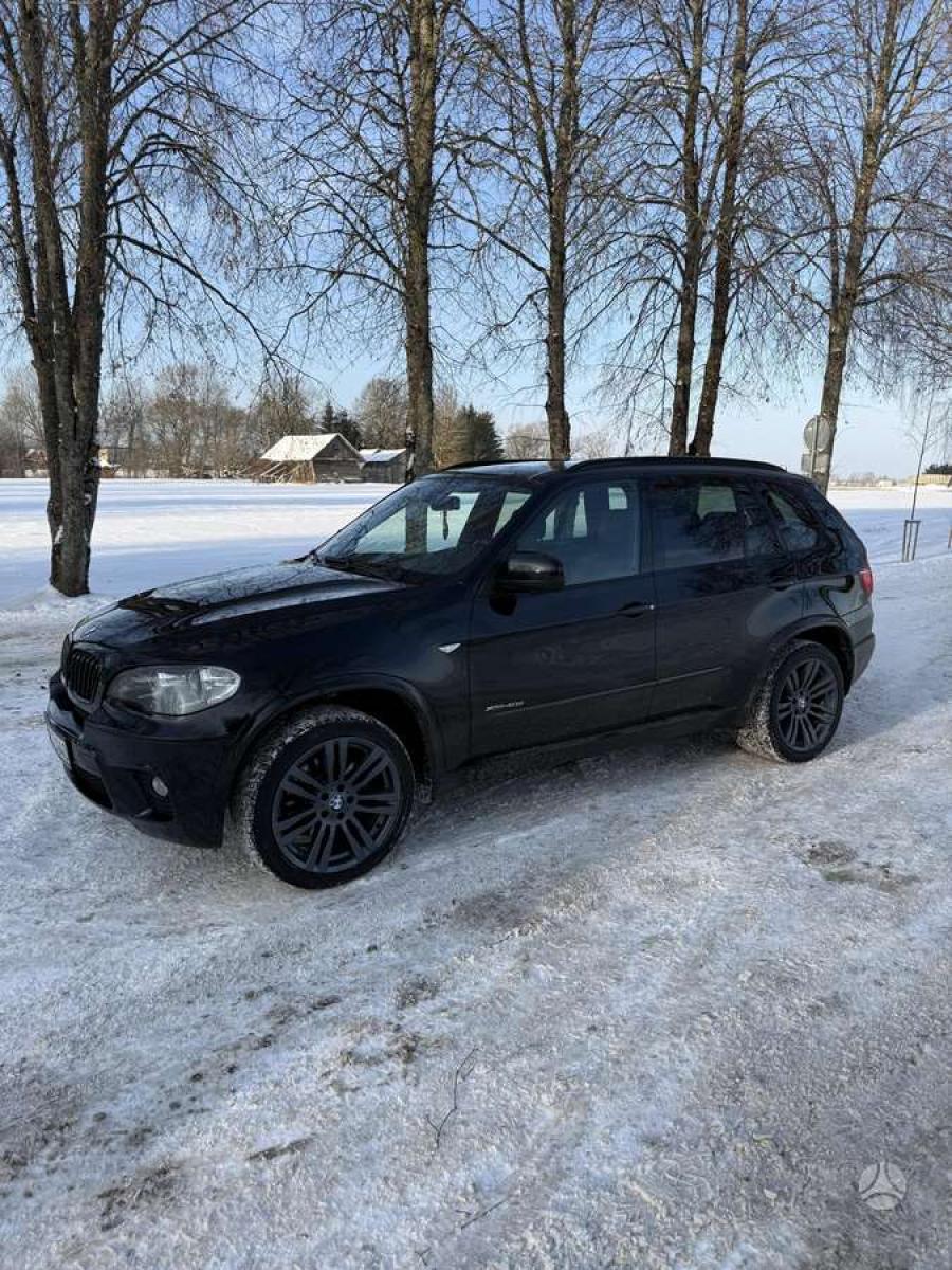 Black BMW X5 2011 in Jurbarkas, with an engine capacity of 2.99 L and mileage of 307 thousand km for 11000 €, photo 5 on AUTOMOTO.COM.LV