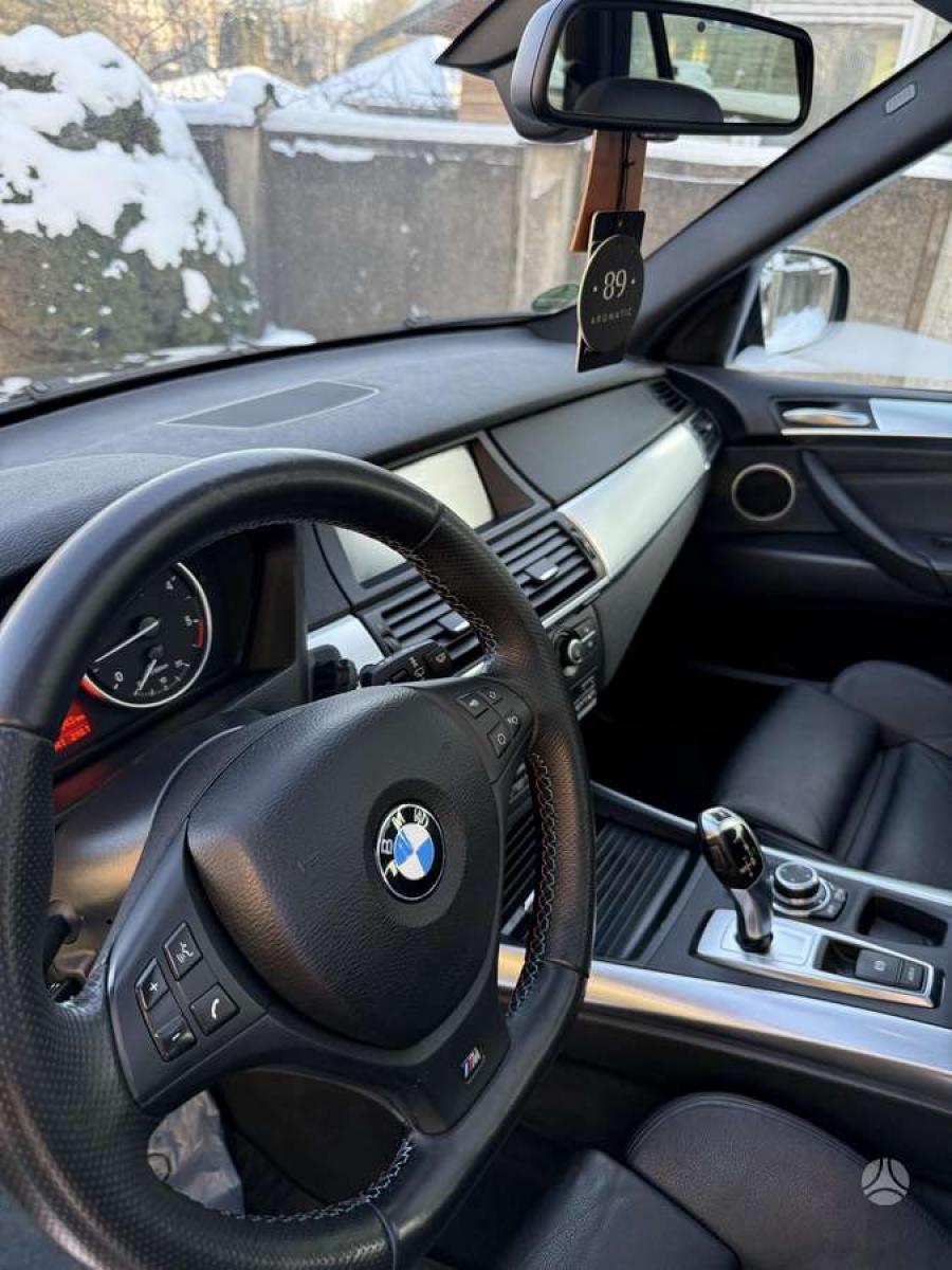 Black BMW X5 2011 in Jurbarkas, with an engine capacity of 2.99 L and mileage of 307 thousand km for 11000 €, photo 13 on AUTOMOTO.COM.LV