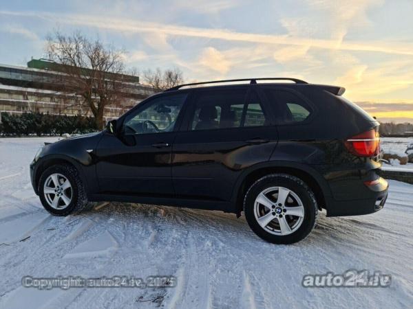 Black BMW X5 2011 in Tallinn, with an engine capacity of 3.00 L and mileage of 299 thousand km for 9999 €, photo 4 on AUTOMOTO.COM.LV