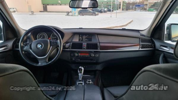 Black BMW X5 2011 in Tallinn, with an engine capacity of 3.00 L and mileage of 299 thousand km for 9999 €, photo 9 on AUTOMOTO.COM.LV
