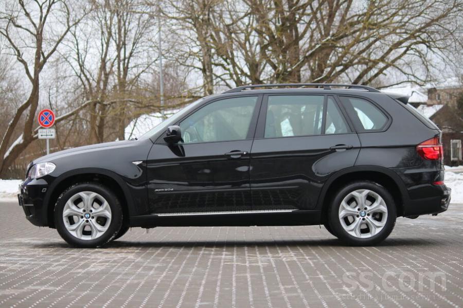 Black BMW X5 2011 in Riga, with an engine capacity of 3.00 L and mileage of 0 thousand km for 11690 €, photo 2 on AUTOMOTO.COM.LV
