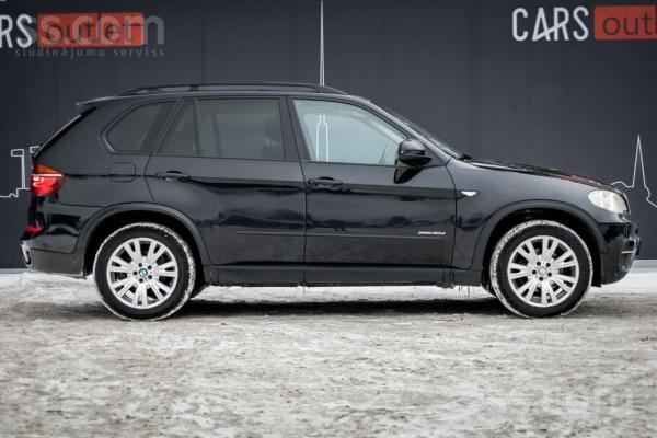 Black BMW X5 2011 in Riga, with an engine capacity of 3.00 L and mileage of 330 thousand km for 11990 €, photo 4 on AUTOMOTO.COM.LV