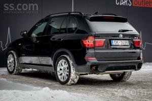 Black BMW X5 2011 in Riga, with an engine capacity of 3.00 L and mileage of 330 thousand km for 11990 €, photo 8 on AUTOMOTO.COM.LV
